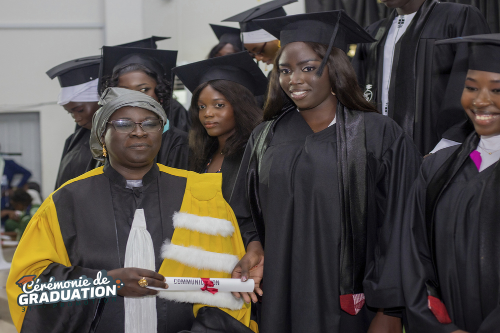 Première cérémonie de graduation de l’UFR CRAC : Un moment d’excellence ...